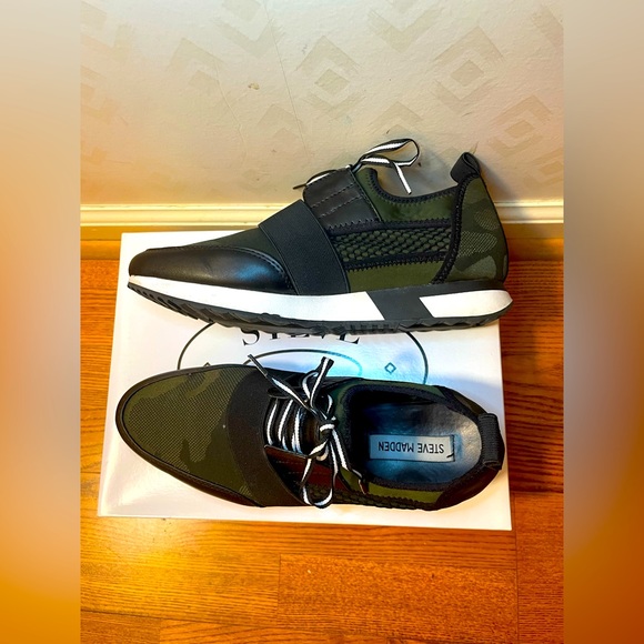Steve Madden | Shoes | Steve Madden Sz 95 Camo Sneaker Type Slipon ...